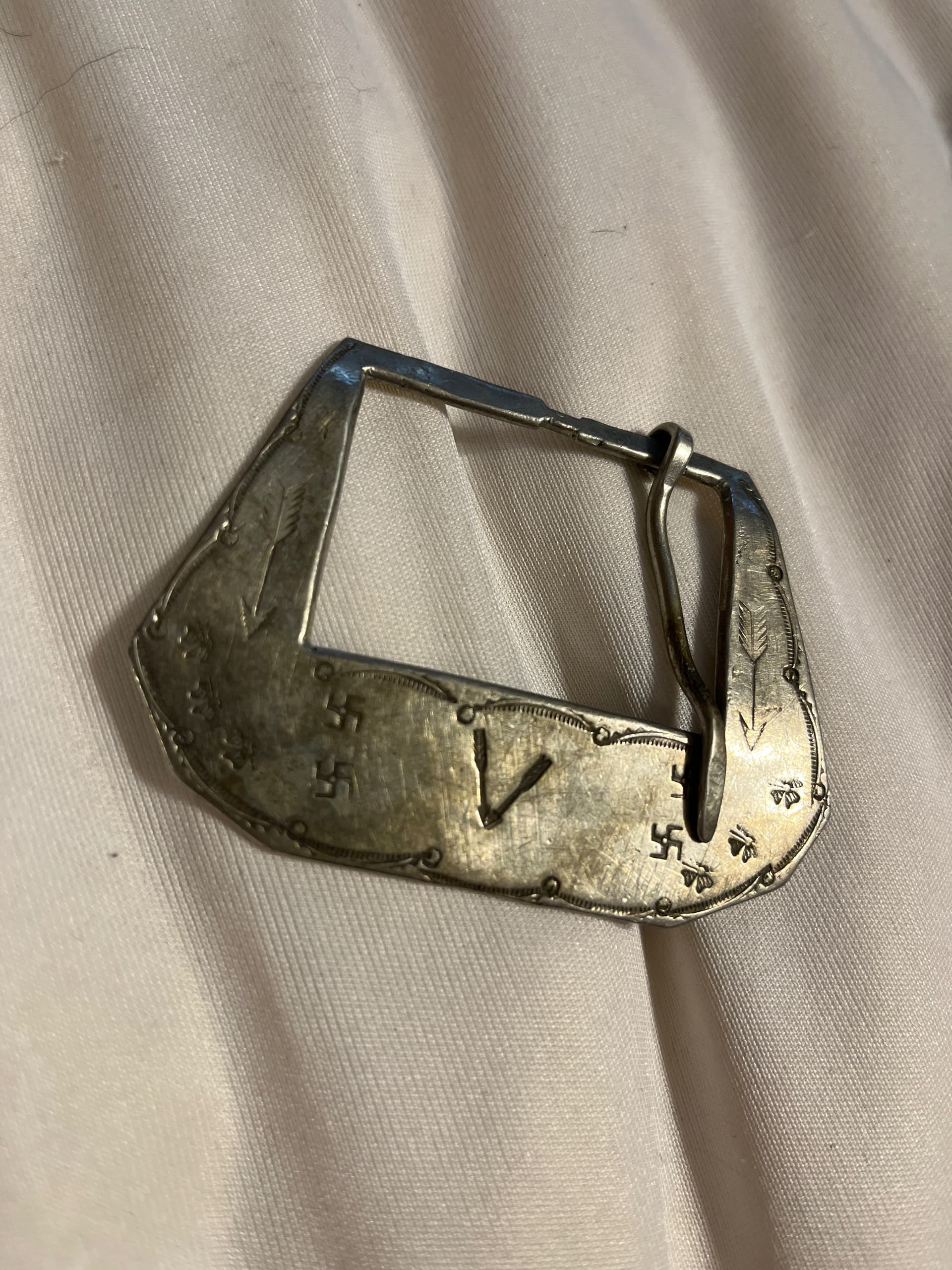 Cool belt buckle with “swirling log” pre WW2 motif! Any thoughts or ...